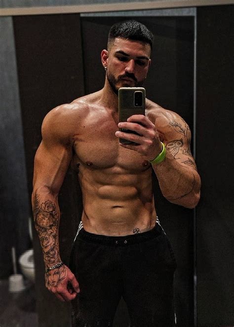 Hot Dudes Good Mood On Twitter RT MDZmanagement Locker Pose