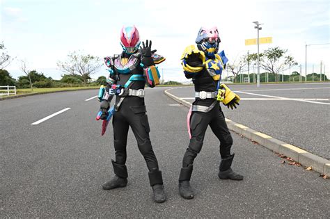 仮面ライダーギーツリバイス MOVIEバトルロワイヤル新カット2点が公開さらに第2弾入場者プレゼントの配布が決定 MOVIE TV
