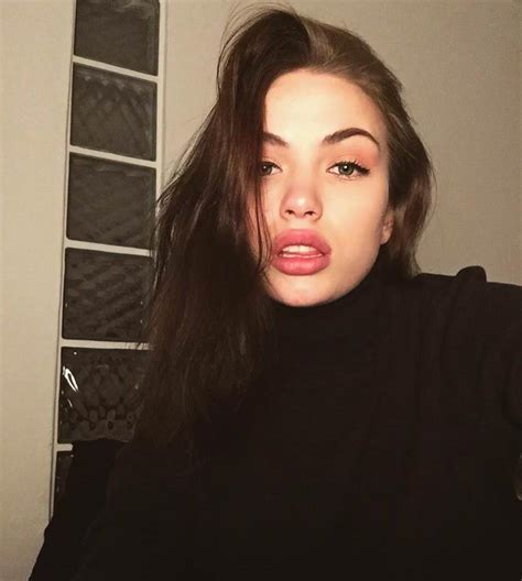 Messy Hair Puffy Bj Lips Scrolller
