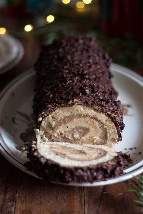 Bûche roulée à la noisette glaçage rocher L Herboriste