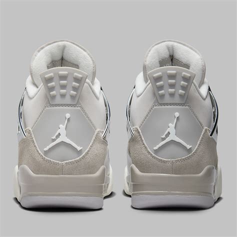 The WMNS Air Jordan 4 Frozen Moments Now Has Official Images Released