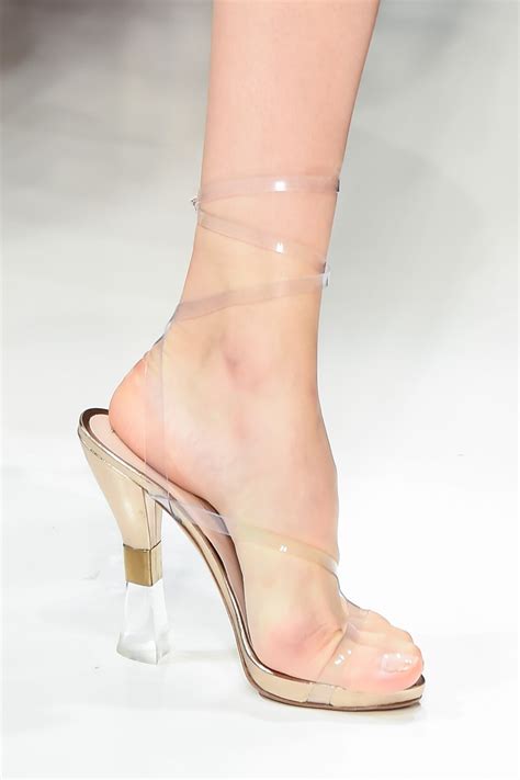 Foto Naked heels sansálias de salto tiras um verdadeiro clássico