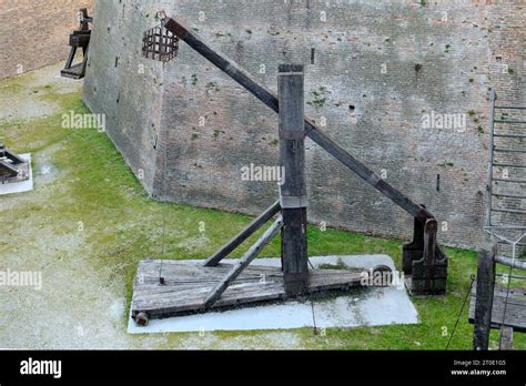 Mondavio Marche Pu Valley Of The Fortress Reconstruction Of A War
