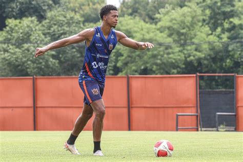 De olho no Vasco Nova Iguaçu poupa Carlinhos e outros dois contra o