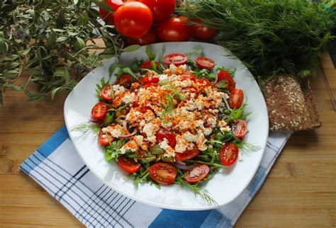 Простой салат из руколлы помидоров черри и сыра рецепт с фото пошагово
