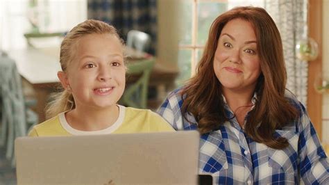 American Housewife Winks At Anna Kat Recasting In Season 5 Premiere Sneak Peek Exclusive