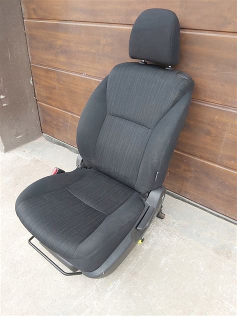 Toyota Auris I fotel lewy przód 3D 12060234036 oficjalne archiwum