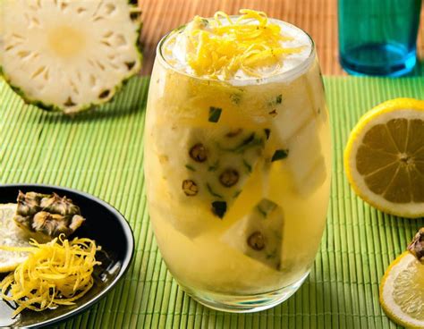 Receita de Caipirinha de Abacaxi e Manga Sem Álcool