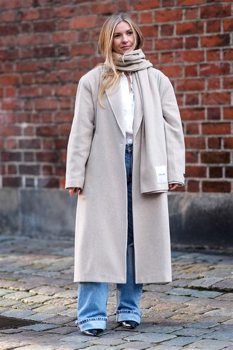 Cómo llevar jeans con el ruedo doblado según Copenhague Primavera