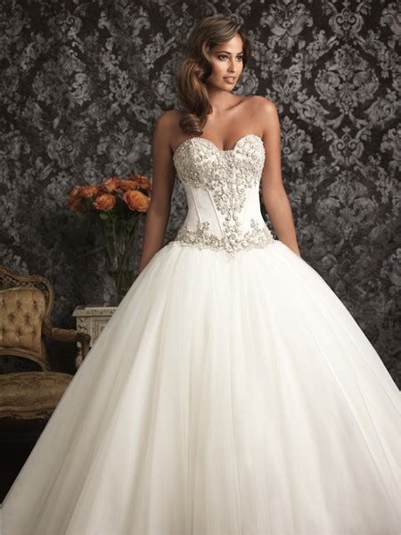 Exquisite Ball Gown Sweetheart Organza Satin Corset Wedding Dress With