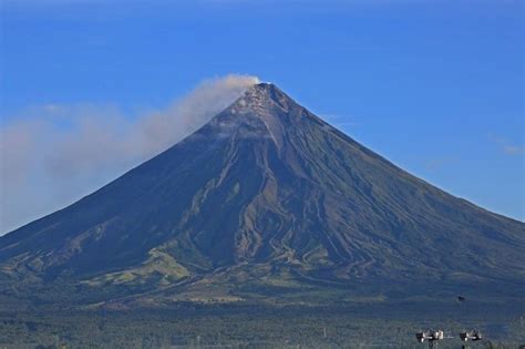 Phivolcs Logs Nearly 400 Rockfalls In Mayon Philstar