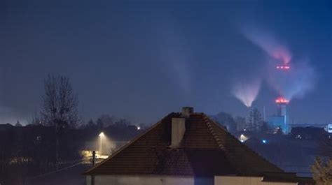 Smog w Polsce Jakość powietrza w piątek wieczorem Alert RCB w trzech