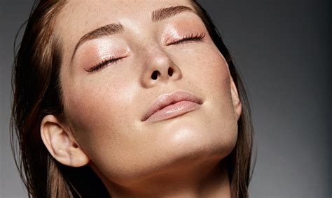 How To Make Your Makeup Look Dewy And Glowy Saubhaya Makeup