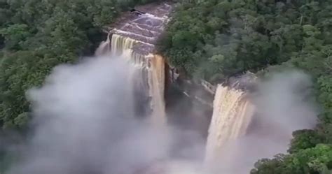 10 Air Terjun Tertinggi Di Indonesia Yang Perlu Kamu Ketahui