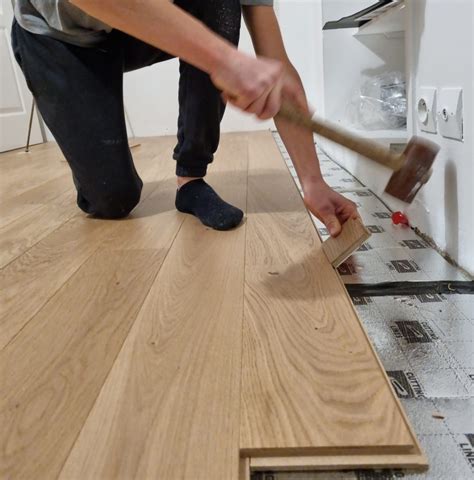 Comment poser un parquet flottant en chêne L Atelier by Brico Privé