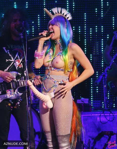 Miley Cyrus Sexy In A Concert In Vancouver 14 12 2015 AZNude