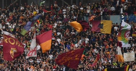 Roma Salernitana La Curva Sud Si Svuota E Cala Il Gelo Durante La