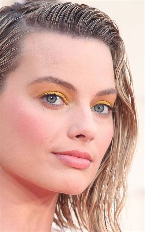Скачать обои взгляд актриса блондинка украшение серьга look
