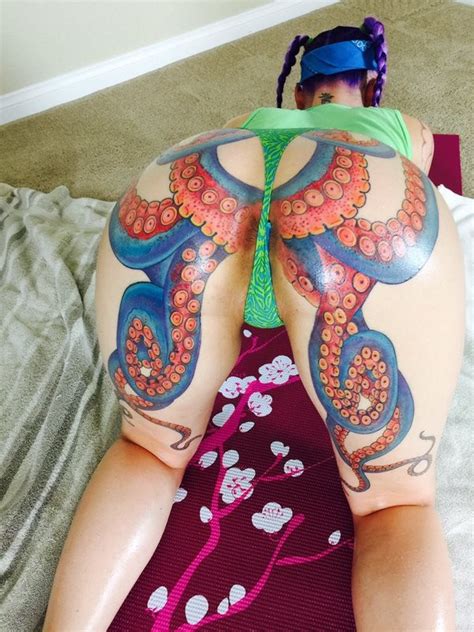La chica con tatuaje de pulpo el culo El último resquicio de lawaloca