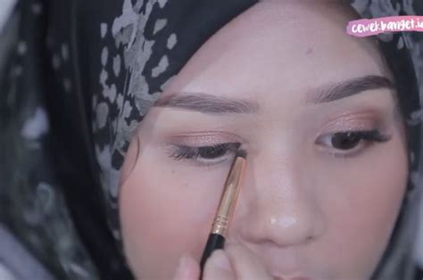 Langkah Tutorial Eyeshadow Ala Cewek Korea Simpel Manis Cewekbanget