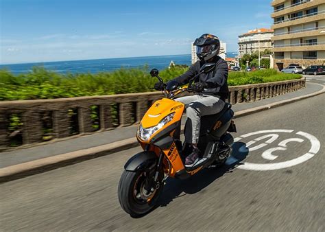Motorrad Vergleich Peugeot Streetzone Naked Vs Peugeot Kisbee