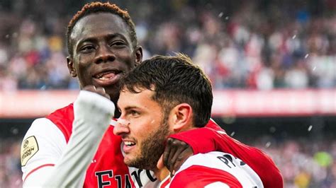 Santiago Giménez se luce con doblete en goleada del Feyenoord sobre