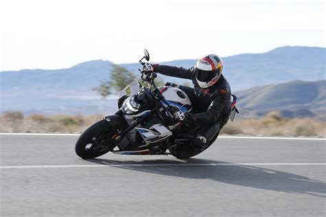 Essai Bmw M R Une Pistarde D Guis E En Naked Actu Moto