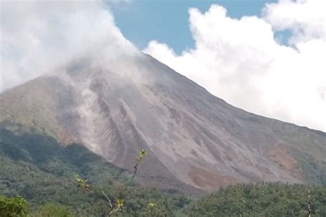 Gunung Api Karangetang 4 Kali Muntahkan Awan Panas Usai Erupsi Februari