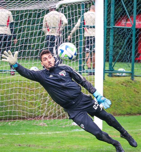 São Paulo FC on Twitter Quinta feira chuvosa e de treinamento por