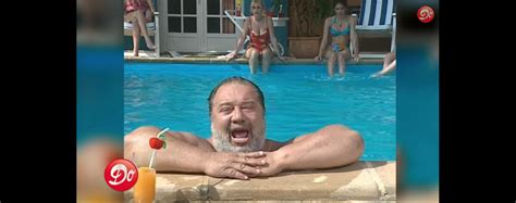 Photo La Journaliste Marie Drucker Dans Le Clip De Carlos Tout Nu Et