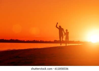 Naked Man Woman Running On Beach Stock Photo 611858336 Shutterstock