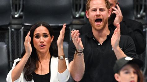 Retrato Harry Y Meghan Pol Mica Por El Retratista De La Reina Isabel