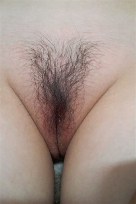 Beurette poilue nue et maghrébines poilues