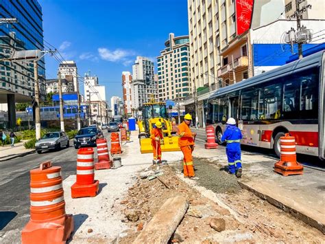 Requalificação da Avenida Santo Amaro Prefeitura avança obras e
