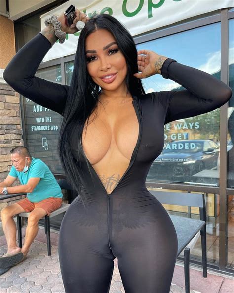 Pin On Curvy Women Outfits