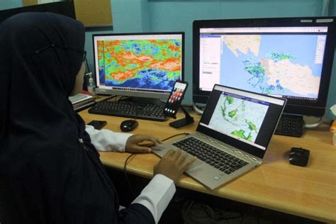 Cuaca Besok Di Jakarta Hujan Atau Panas Ini Kata BMKG Selasa 27