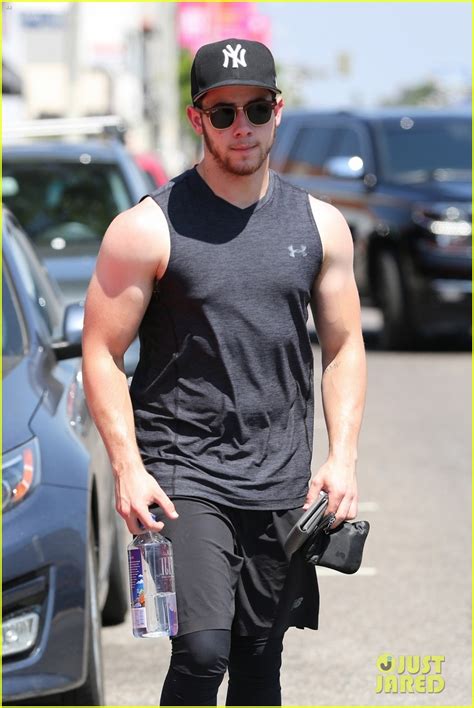 Nick Jonas Bares Buff Biceps Farmer S Tan After A Workout Photo