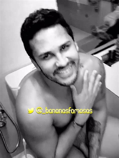Carlinhos Maia mostra Lucas Guimarães pelado no Instagram Homens