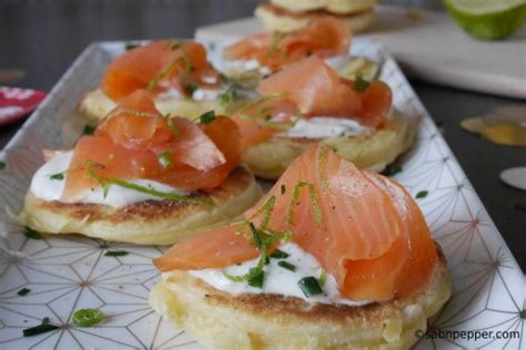 Blinis au saumon fumé crème de citron vert et gingembre Sab n Pepper