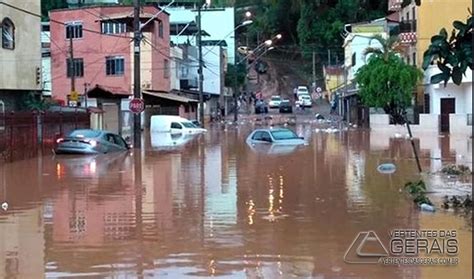 FORTE CHUVA CAUSA ESTRAGOS E ALAGA RUAS EM JUIZ DE FORA NESTA SEGUNDA