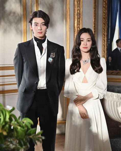 Song Hye Kyo And Cha Eun Woo Who Showed Fascinating Visuals At The
