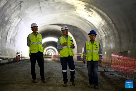 Construcción del túnel de la carretera hacia Machu Picchu en Perú