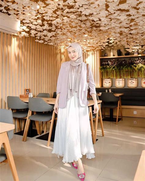 Ide OOTD Hijab Dengan Blazer Ala Melody Prima Cocok Ngantor