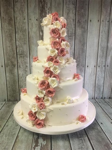 Extra Large Wedding Cakes Amazing Cakes Irish Wedding Cakes Based In