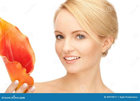 Belle Femme Avec La Fleur De Calla Image Stock Image Du Beau
