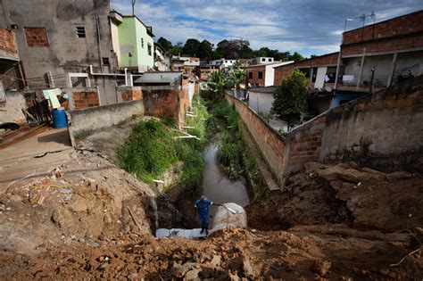 Obras de drenagem avançam em Volta Redonda novo sistema beneficia