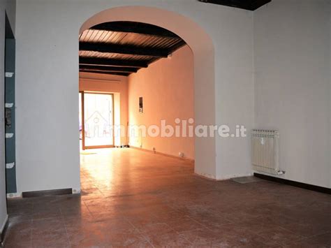 Locale Commerciale Vicolo Dei Serpenti Roma Rif