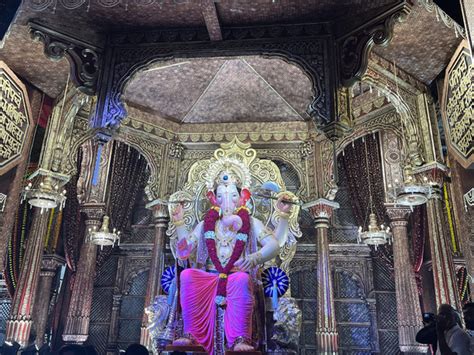 First Look Of Mumbai S Lalbaugcha Raja Unveiled Lokmarg