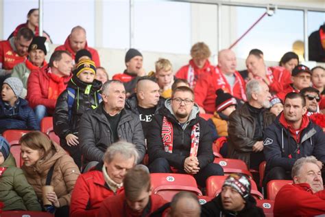 Kibice Widzewa na meczu z Radomiakiem Znajdź się na zdjęciu GALERIA