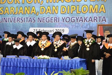 Wisuda Diploma Sarjana Dan Magister UNY Periode Februari 2019 Galeri Foto